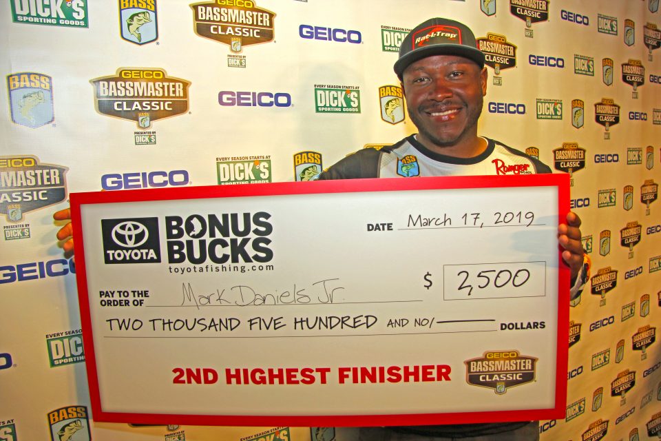 Ott DeFoe and Mark Daniels Jr. collect a Classic Bonus – Anglers Channel