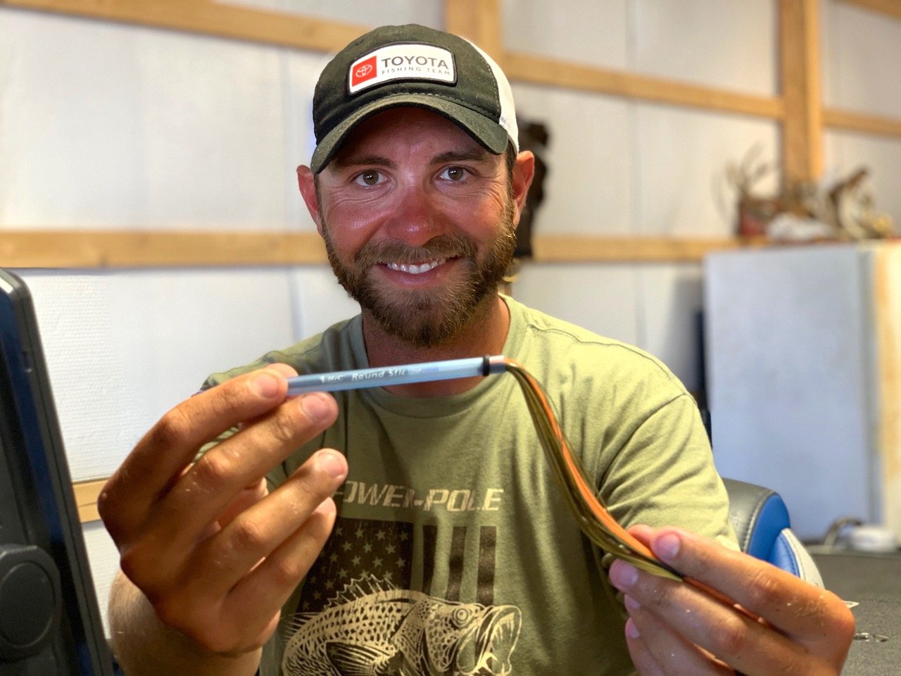 Lester makes custom skirts to fool finicky summer bass – Anglers Channel